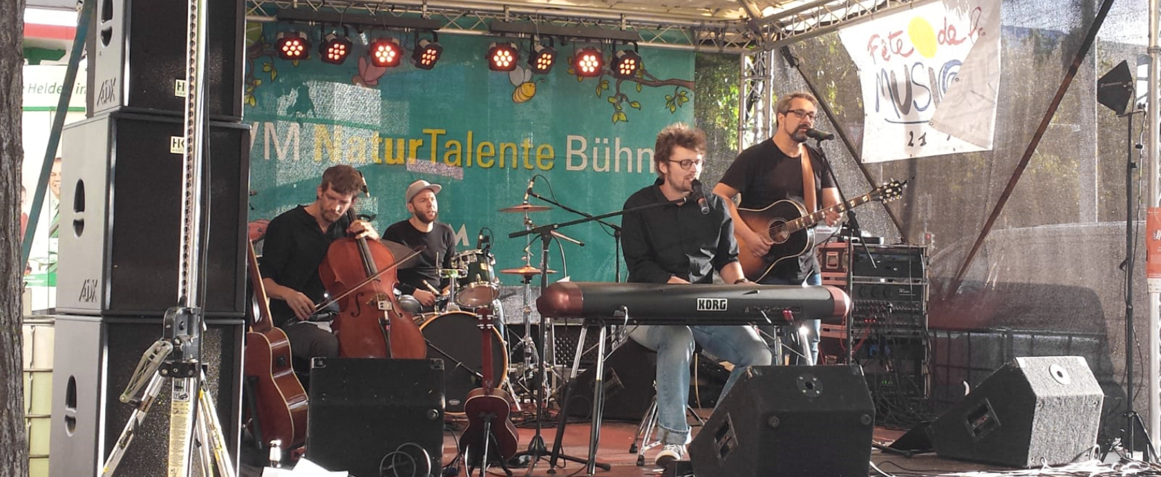 Ein stürmisches Open Air Konzert - Simon Becker
